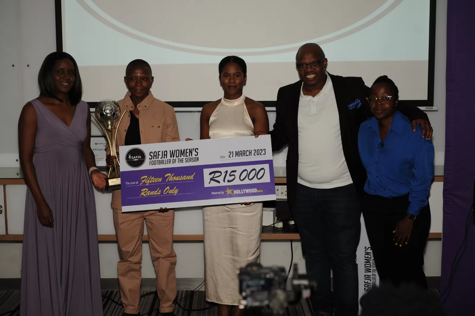Mpumi Nyandeni crowned 2022 SAFJA Footballer of the Year