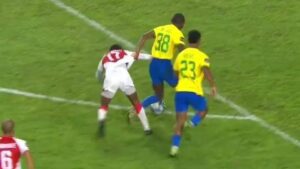 Middendorp reacts to controversial penalty call against Sundowns