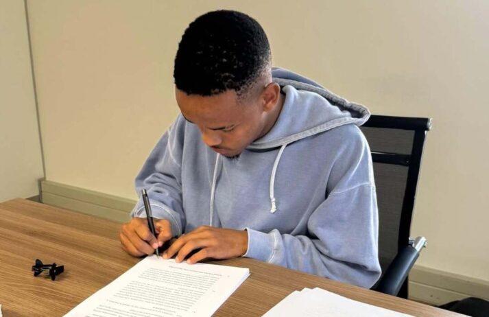 Siwelele DDC stars Khonyane and Modise sign first team contracts